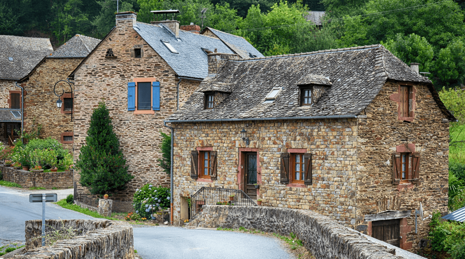 Local church in France adapts to secularism - SIM International